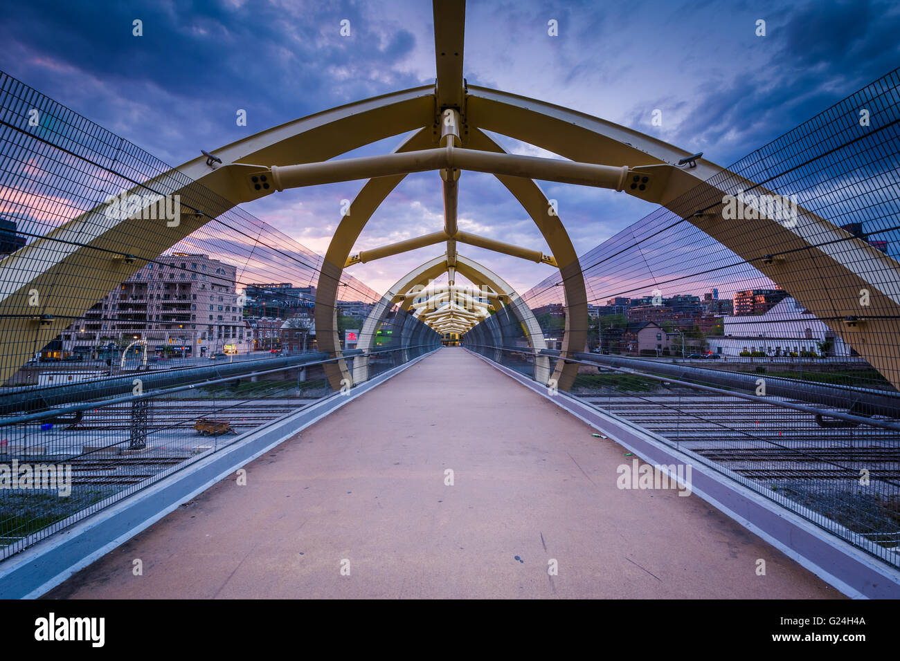 Toronto pedestrian bridge hi-res stock photography and images - Alamy