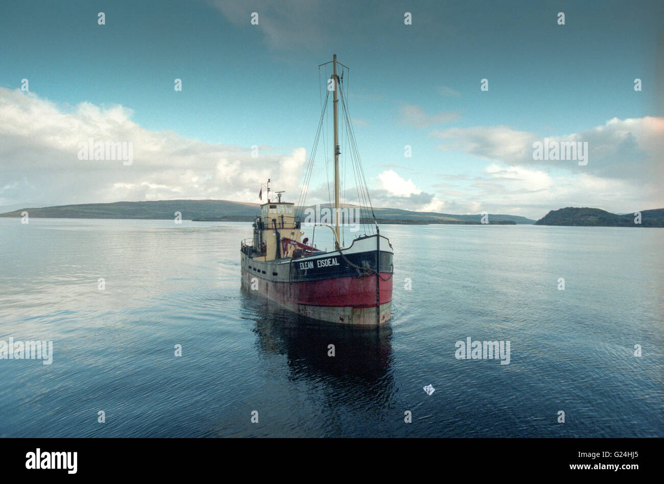 clyde puffer in the sound of mull Stock Photo - Alamy