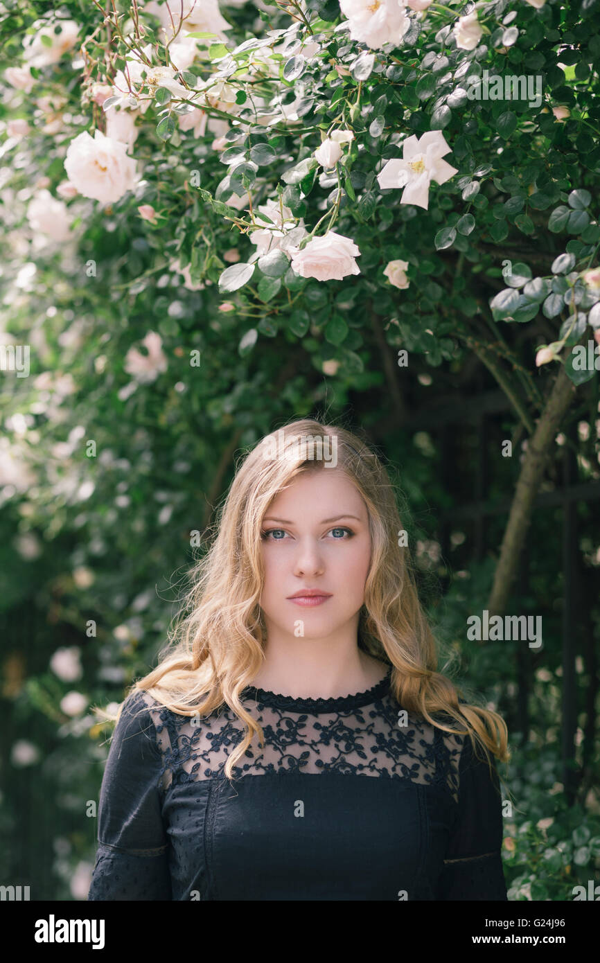 White roses girl hi-res stock photography and images - Alamy