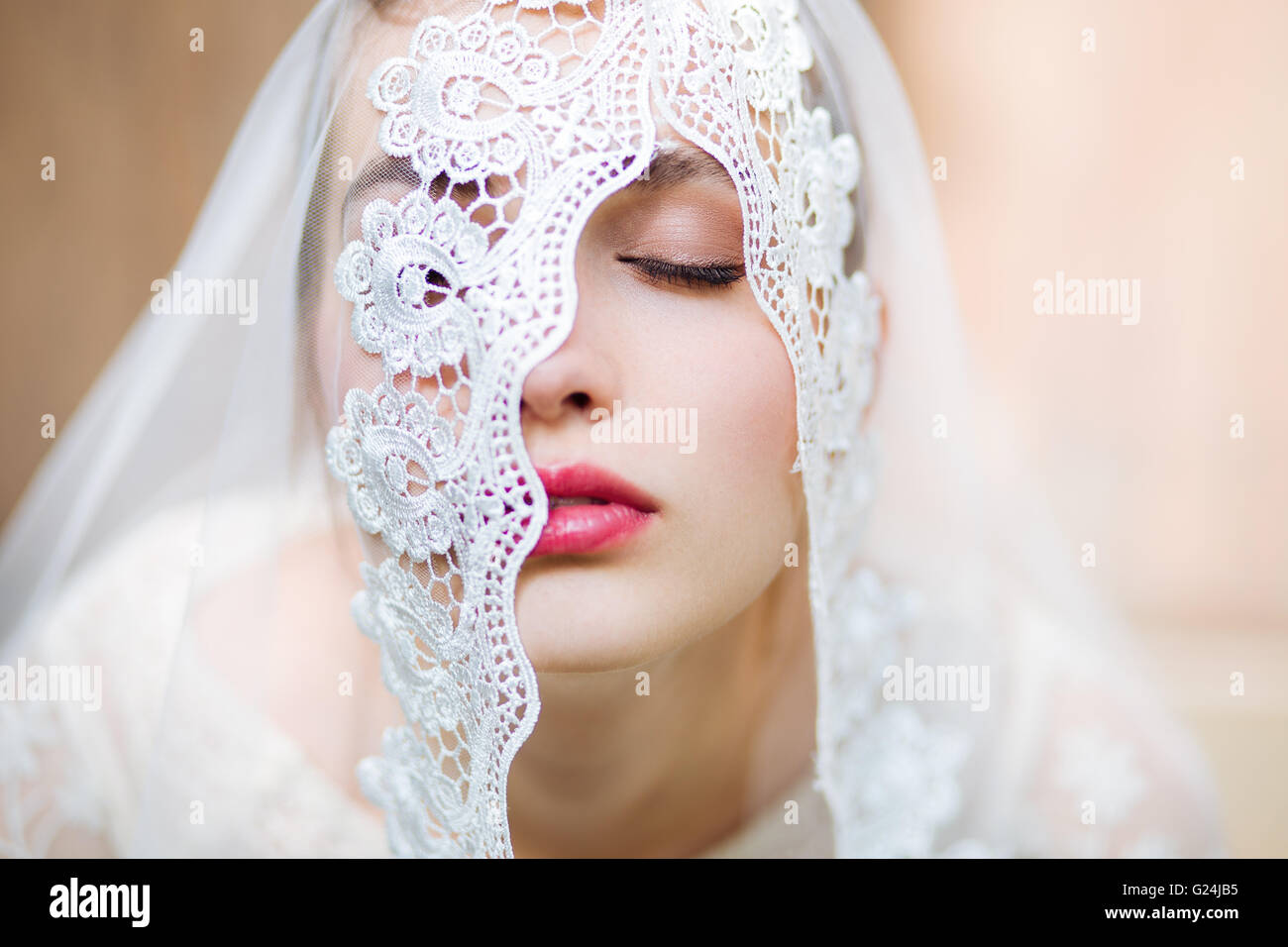 Girl beautiful eyes wearing veil hi-res stock photography and images ...