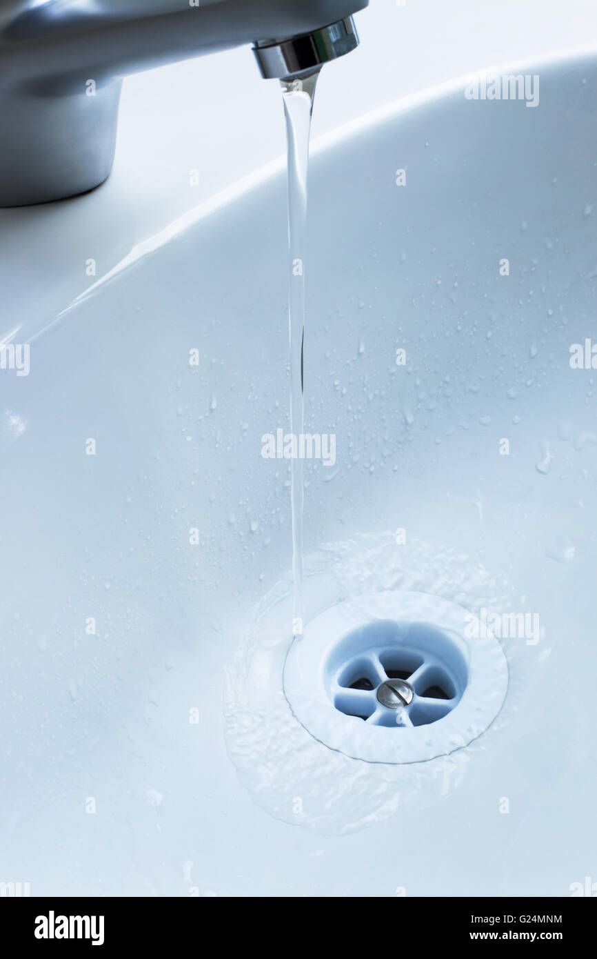 Stream and drops of pure water in a sink Stock Photo - Alamy