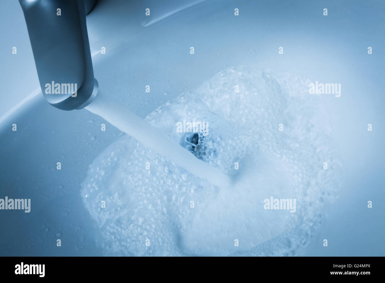 Stream and drops of pure water in a sink Stock Photo - Alamy