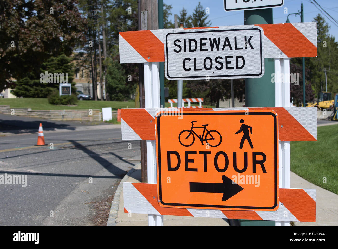 sidewalk closed detour sign Stock Photo - Alamy