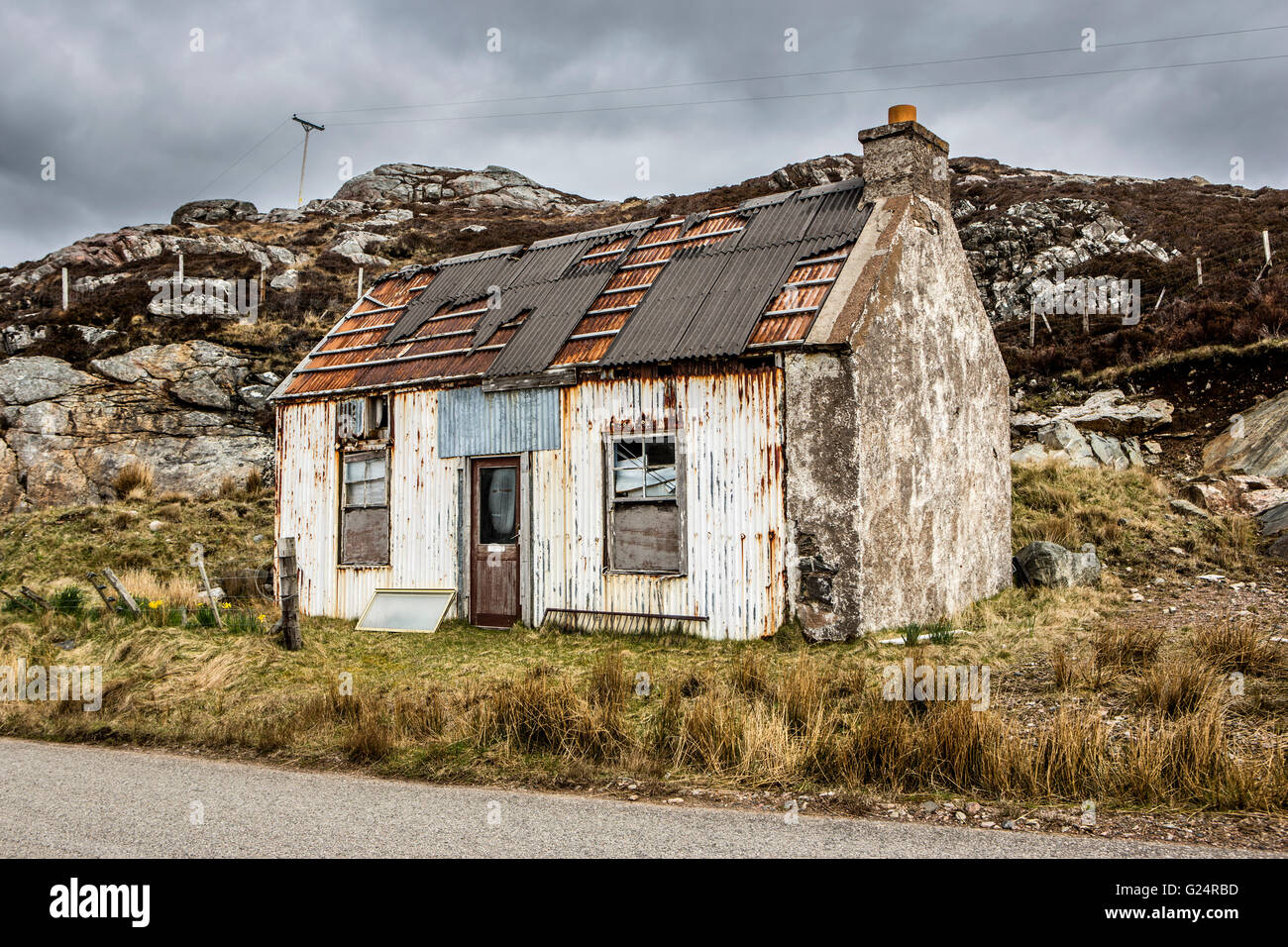 A derelict tin shack Stock Photo - Alamy
