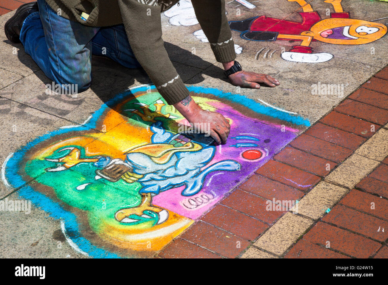 Chalk drawing cartoon pavement hi-res stock photography and images - Alamy