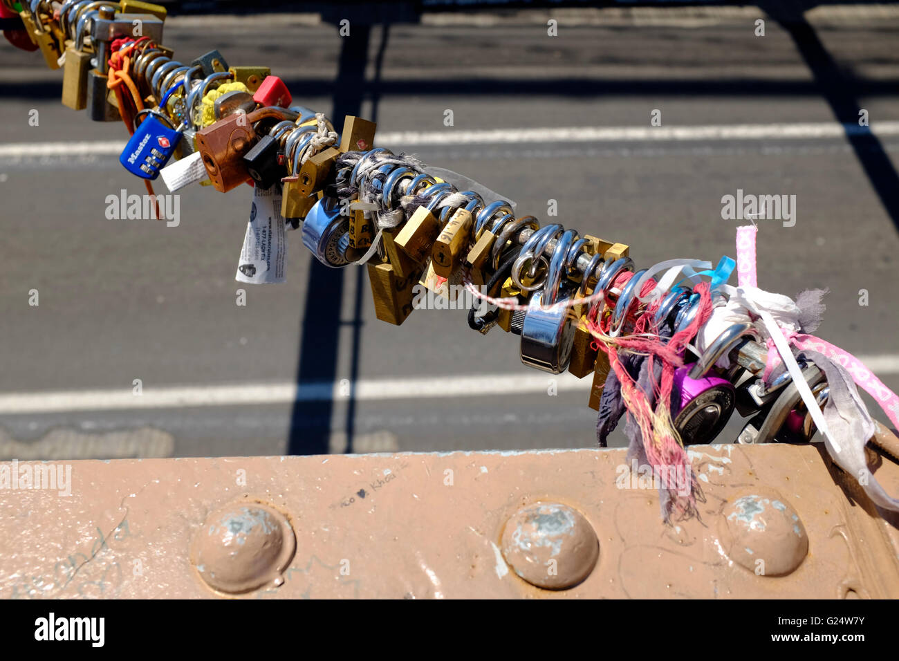Brooklyn bridge padlock hi-res stock photography and images - Alamy