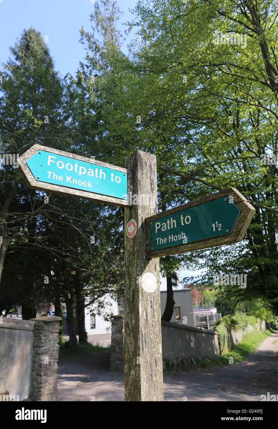Walking path sign hi-res stock photography and images - Alamy