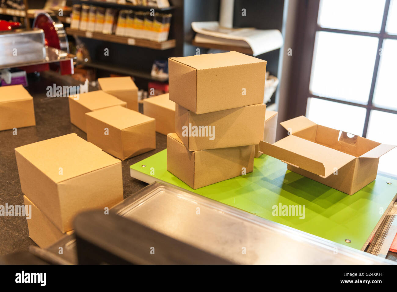 Plain brown hi-res stock photography and images - Alamy