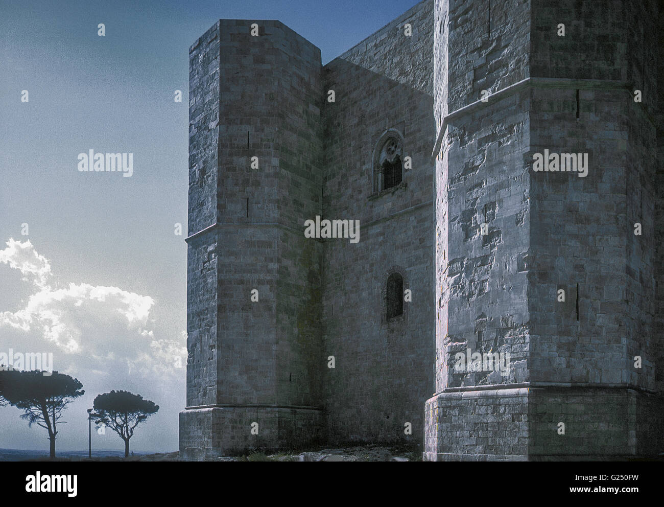 octagonal medieval castel of Castel del Monte (Apulia Stock Photo - Alamy