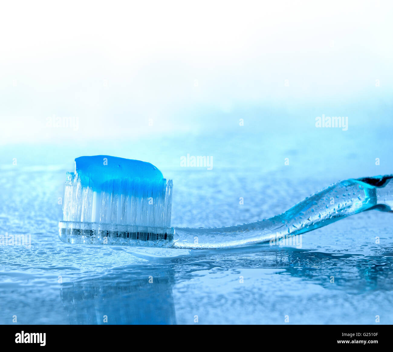 Toothbrush and toothpaste water hi-res stock photography and images - Alamy
