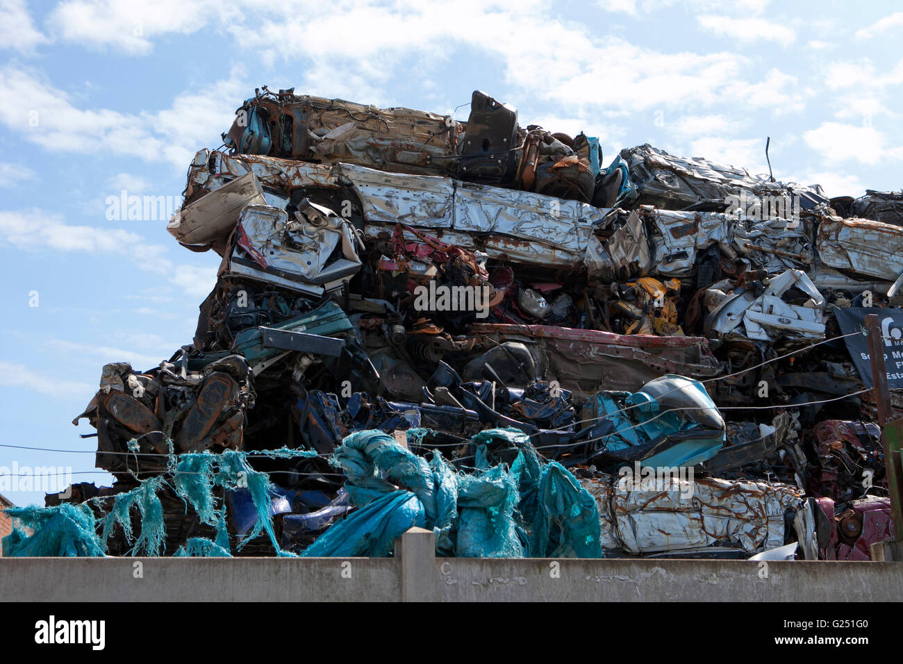 Car junkyard uk hi-res stock photography and images - Alamy