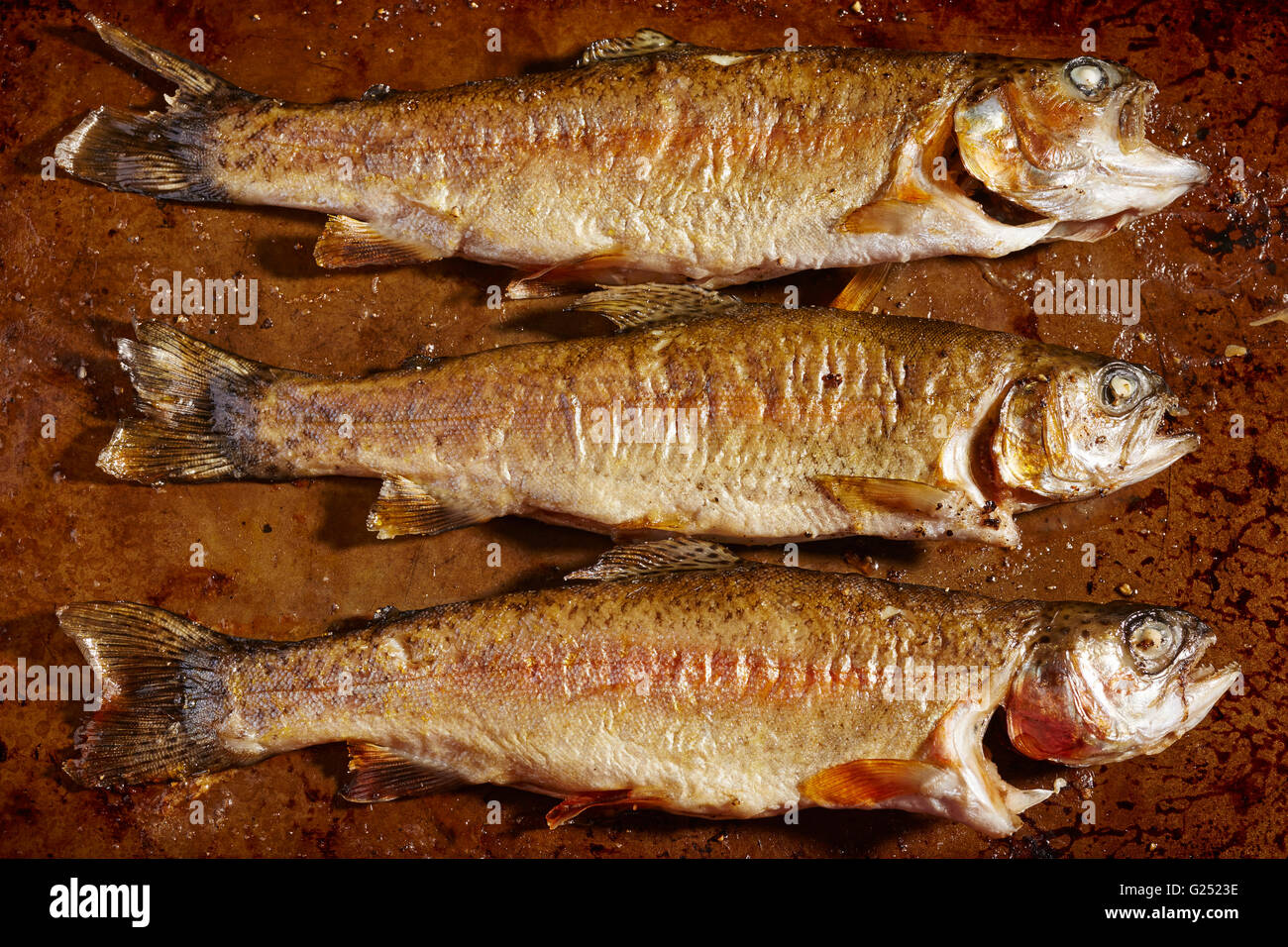 Whole fish cooked hi-res stock photography and images - Alamy