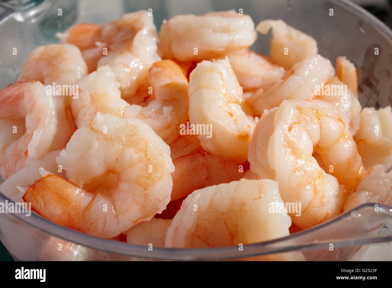 Cooked peeled prawns hi-res stock photography and images - Alamy