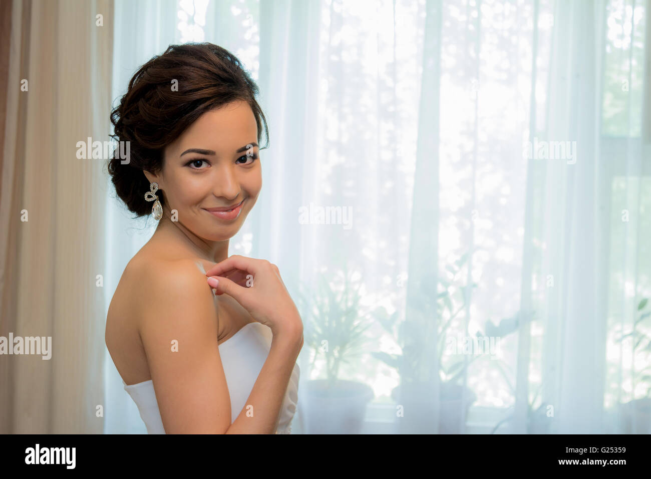 Portrait of a beautiful bride Stock Photo - Alamy