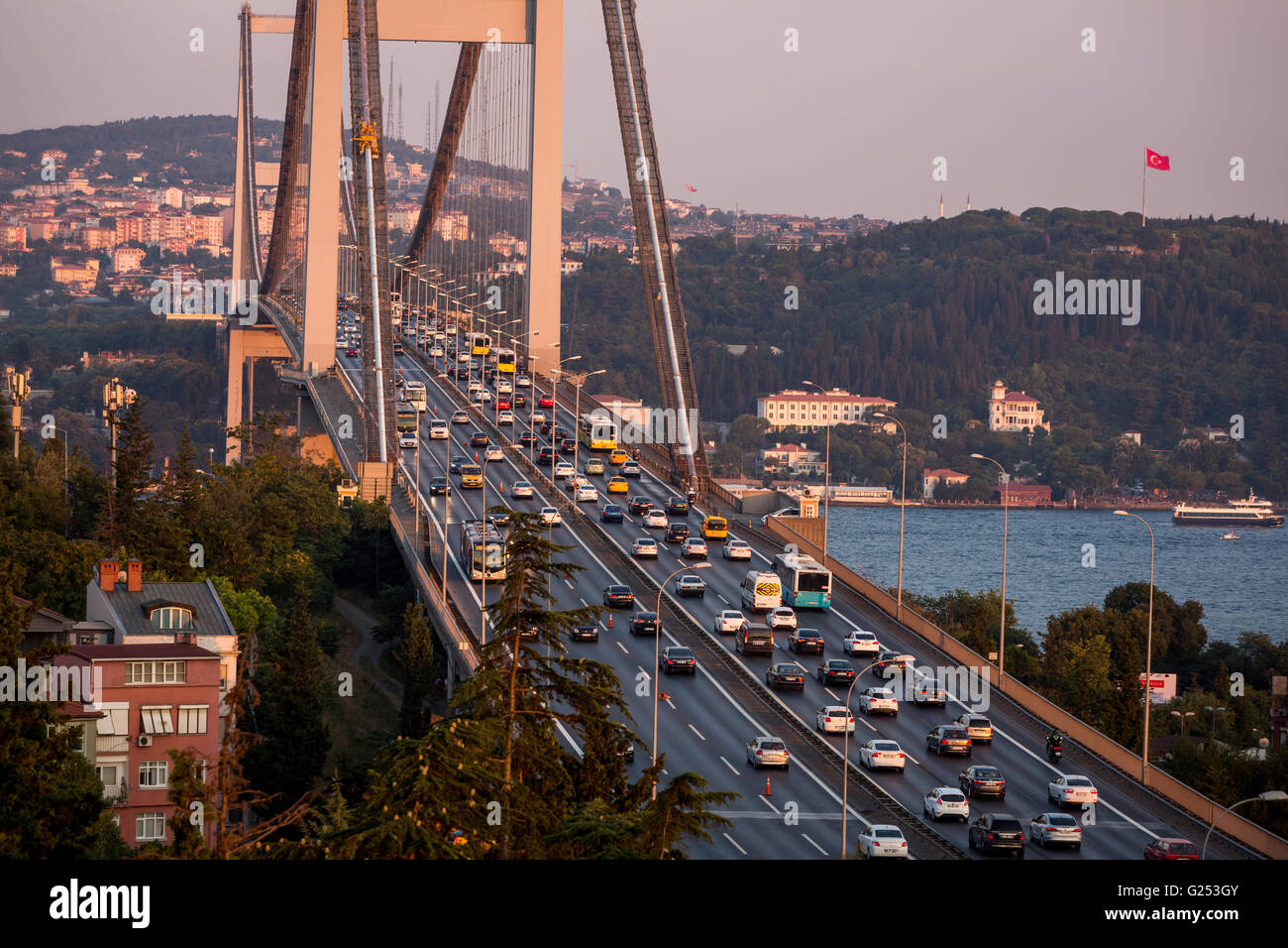 Istanbul traffic pollution hi-res stock photography and images - Alamy