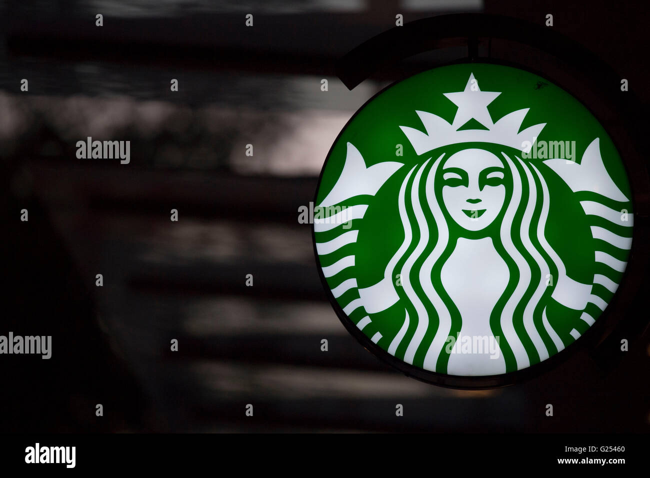 Starbucks coffee shop sign logo Stock Photo - Alamy