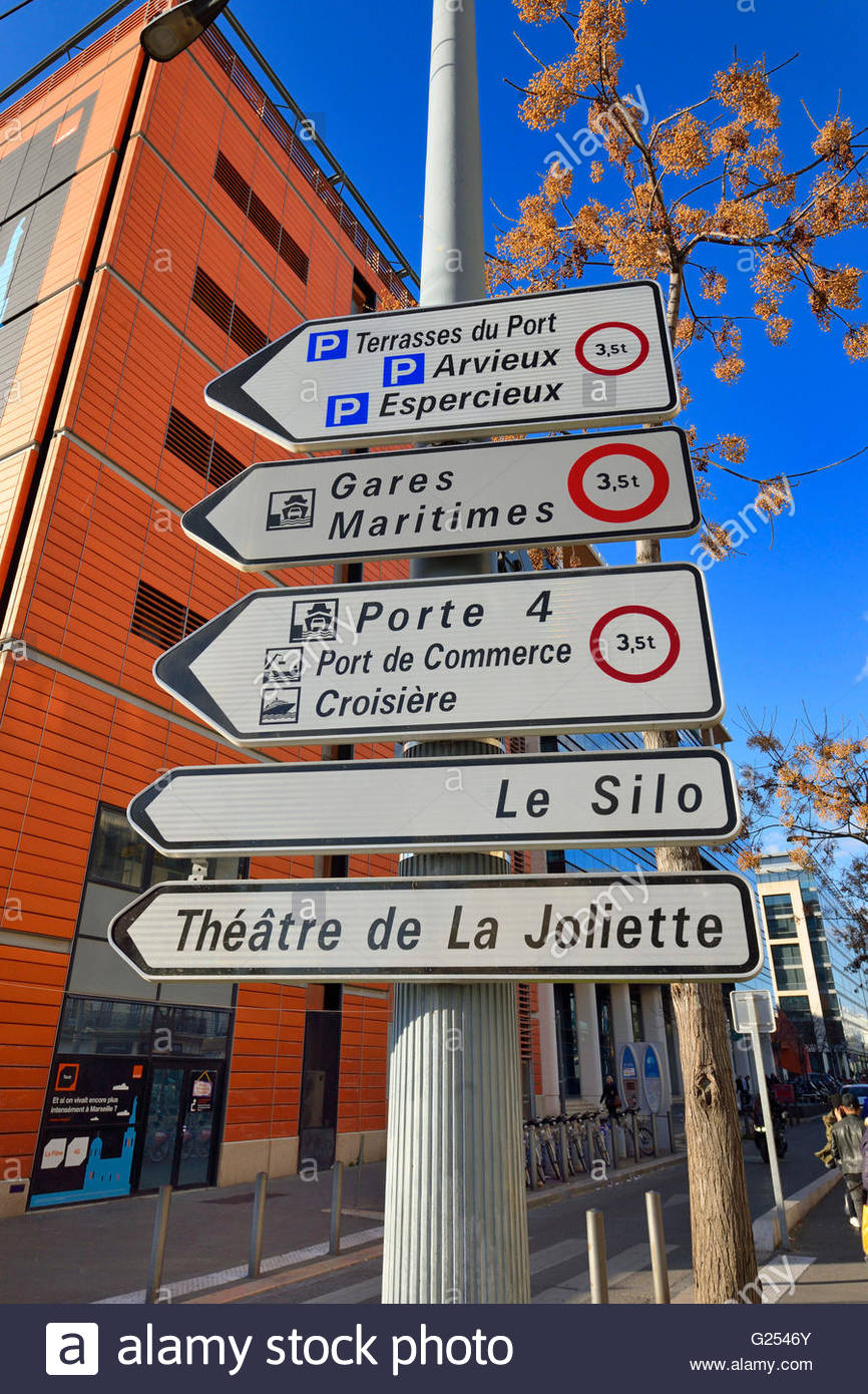 Panneau De Signalisation Stock Photos & Panneau De Signalisation Stock ...