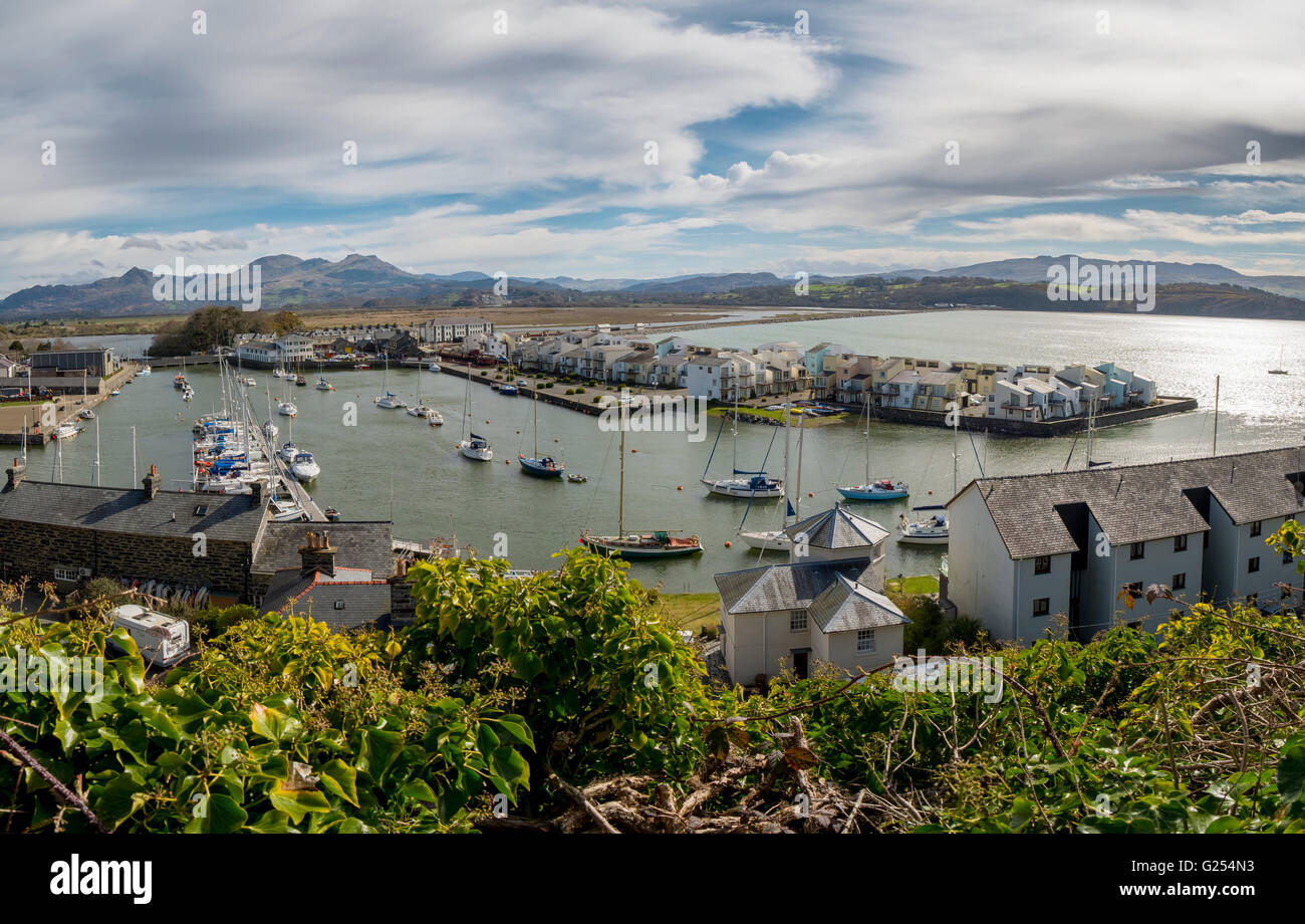 Harbour view houses hi-res stock photography and images - Alamy