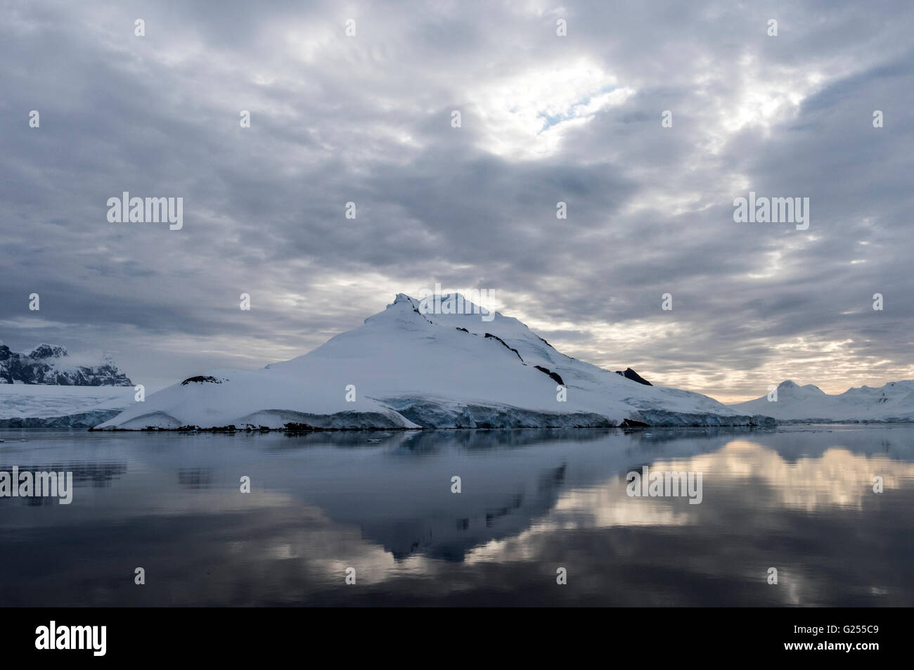 Panoramic view ice capped mountains and sea Dorian Bay, Damoy Point ...