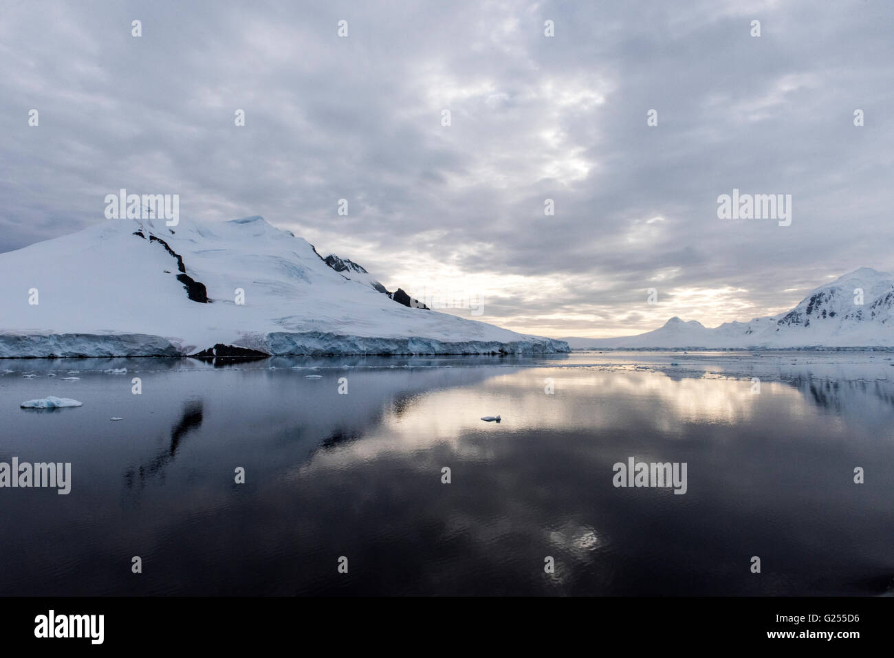 Panoramic view ice capped mountains and sea Dorian Bay, Damoy Point ...