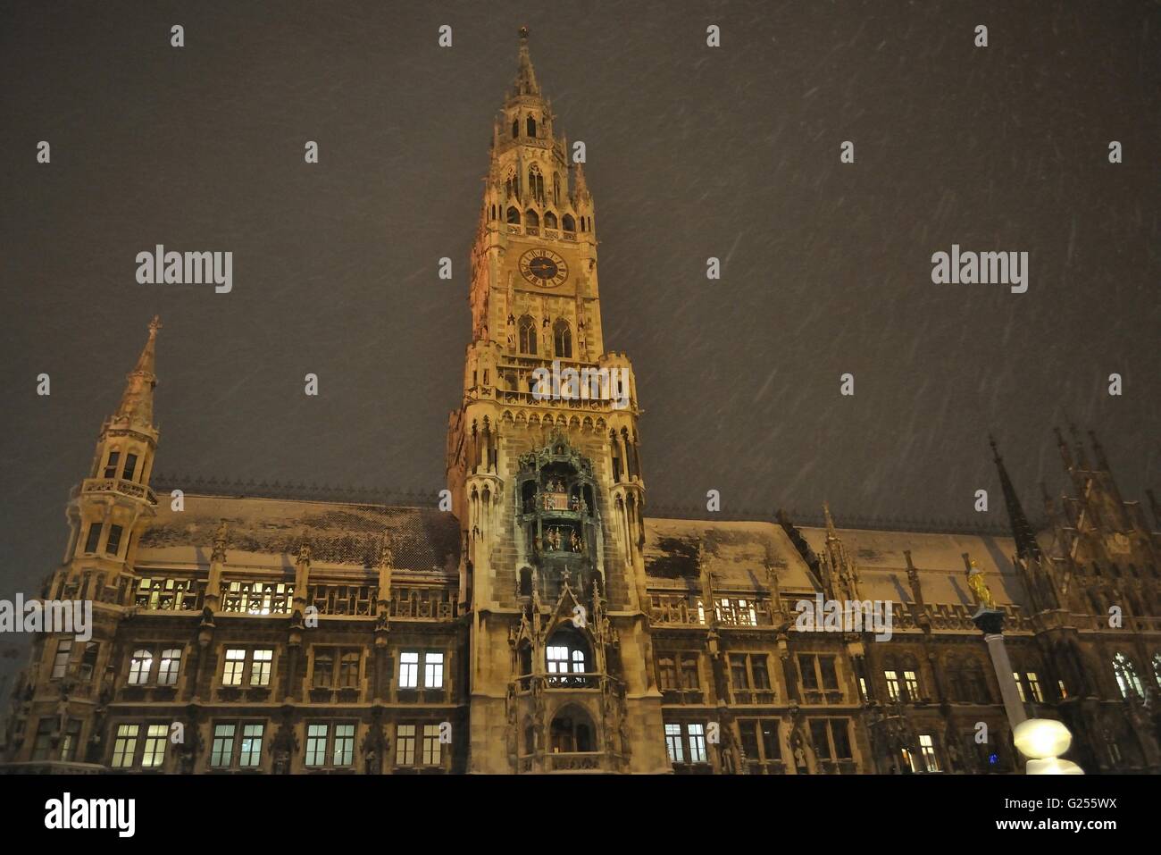 Marienplatz munich building old tower hi-res stock photography and ...