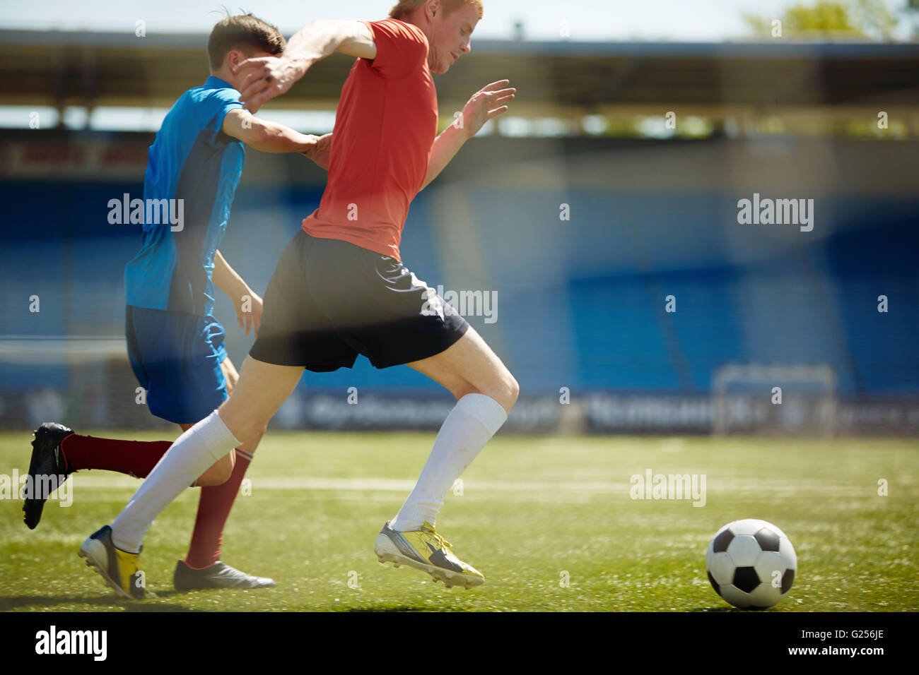 Who is the first to take the ball Stock Photo - Alamy
