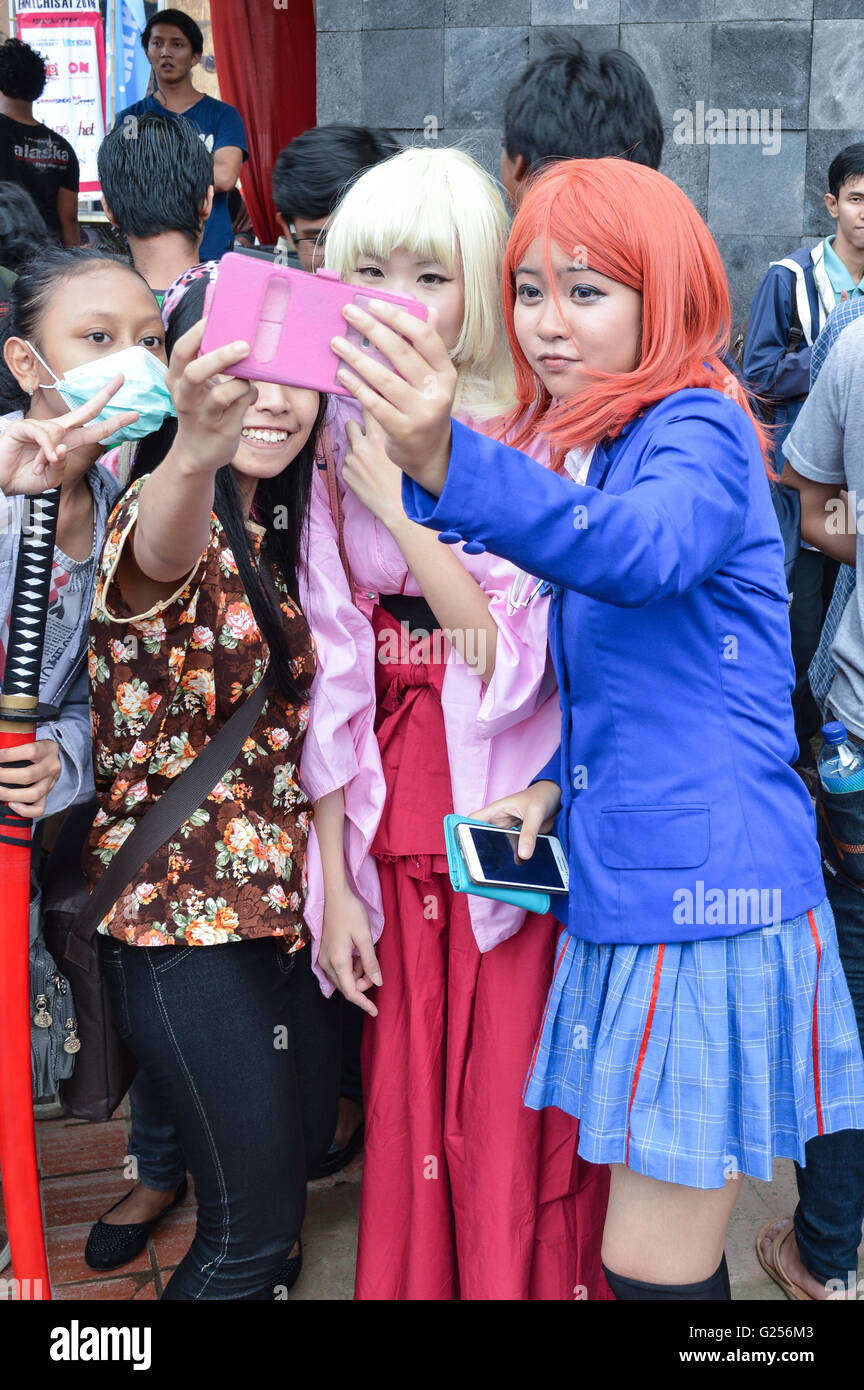 Selfie with cosplayer in little tokyo ennichisai japan festival. Blok M ...
