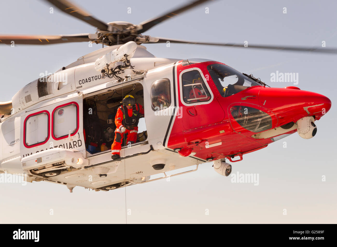 Hm coastguard helicopter hi-res stock photography and images - Alamy