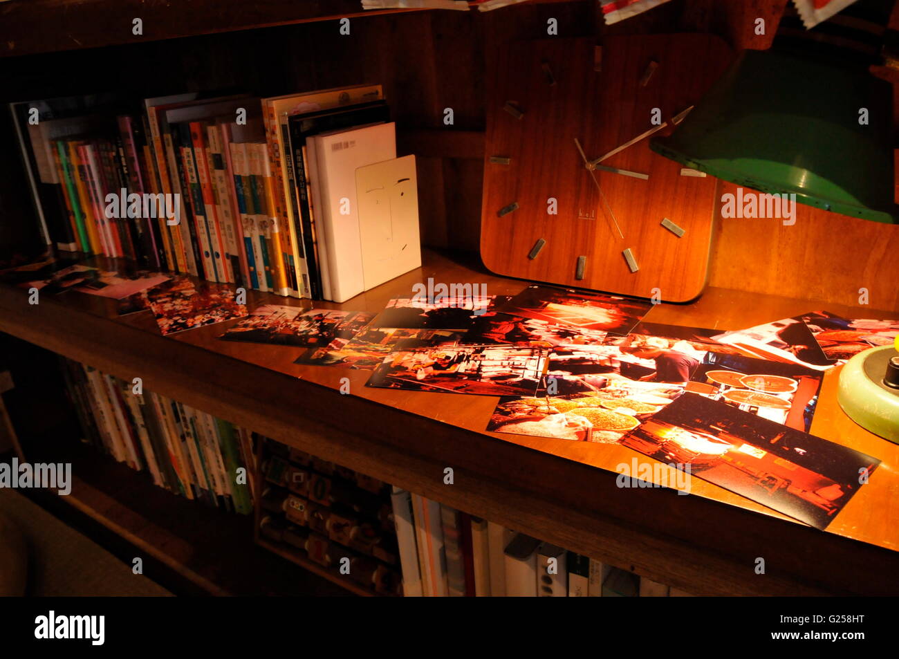 Picture desk newspaper hi-res stock photography and images - Alamy