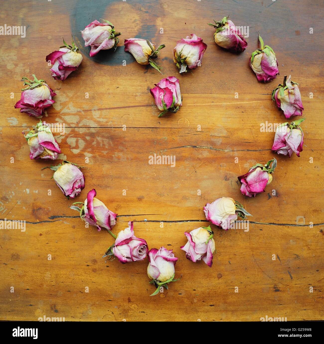 Roses in heart hi-res stock photography and images - Alamy