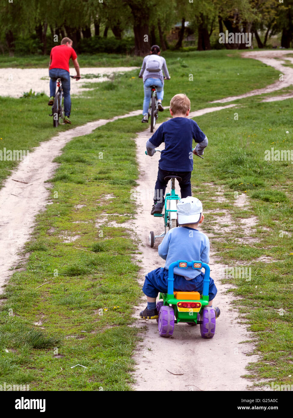 Family with two children countryside hi-res stock photography and ...