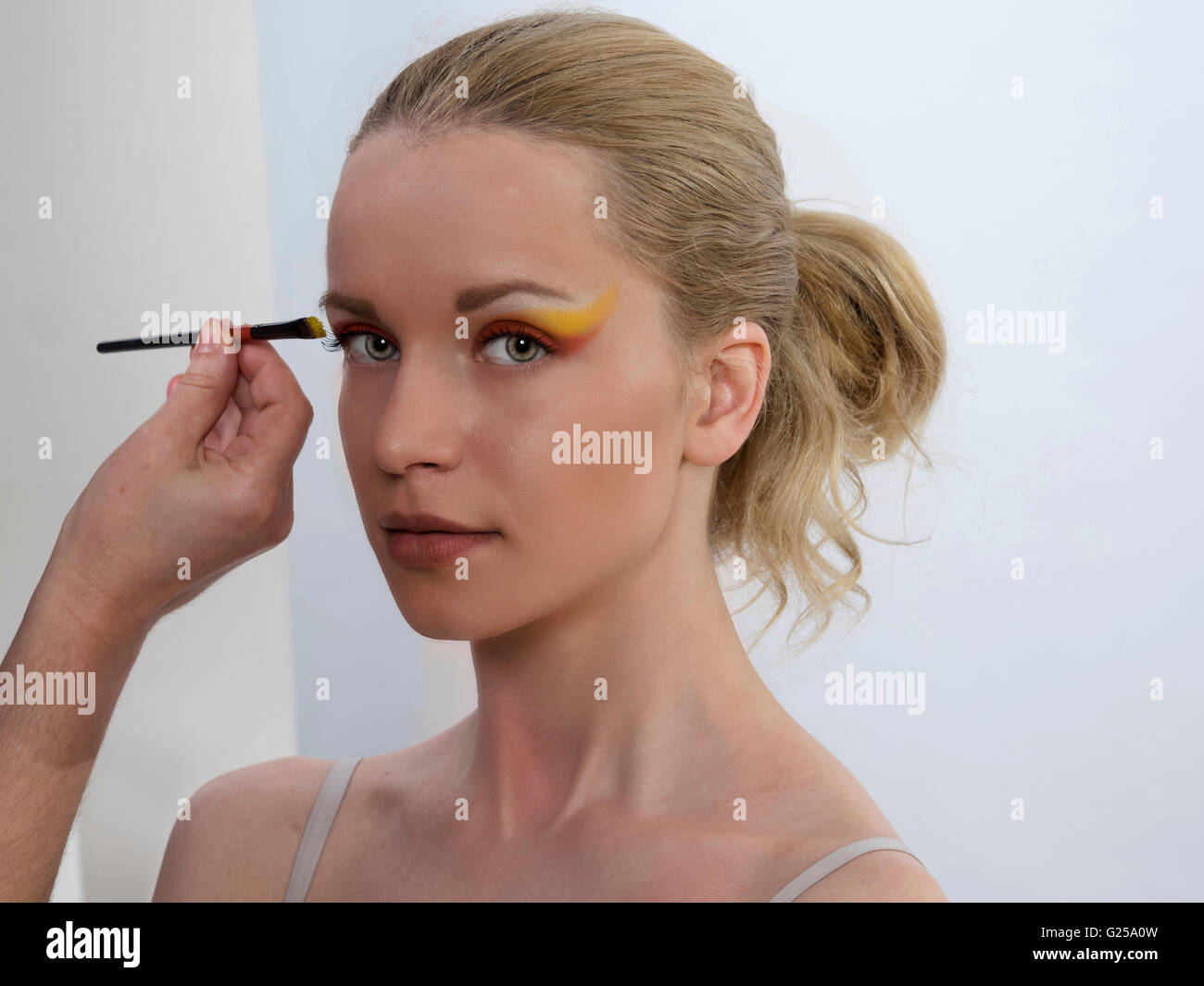 Self portrait with model hi-res stock photography and images - Alamy