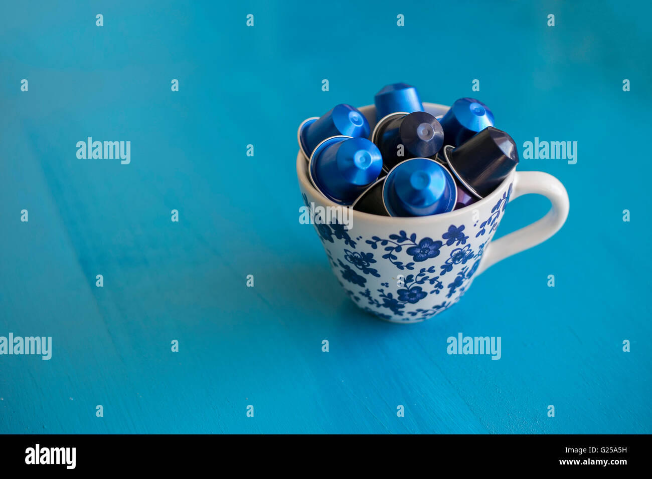 Coffee mug side view hi-res stock photography and images - Alamy