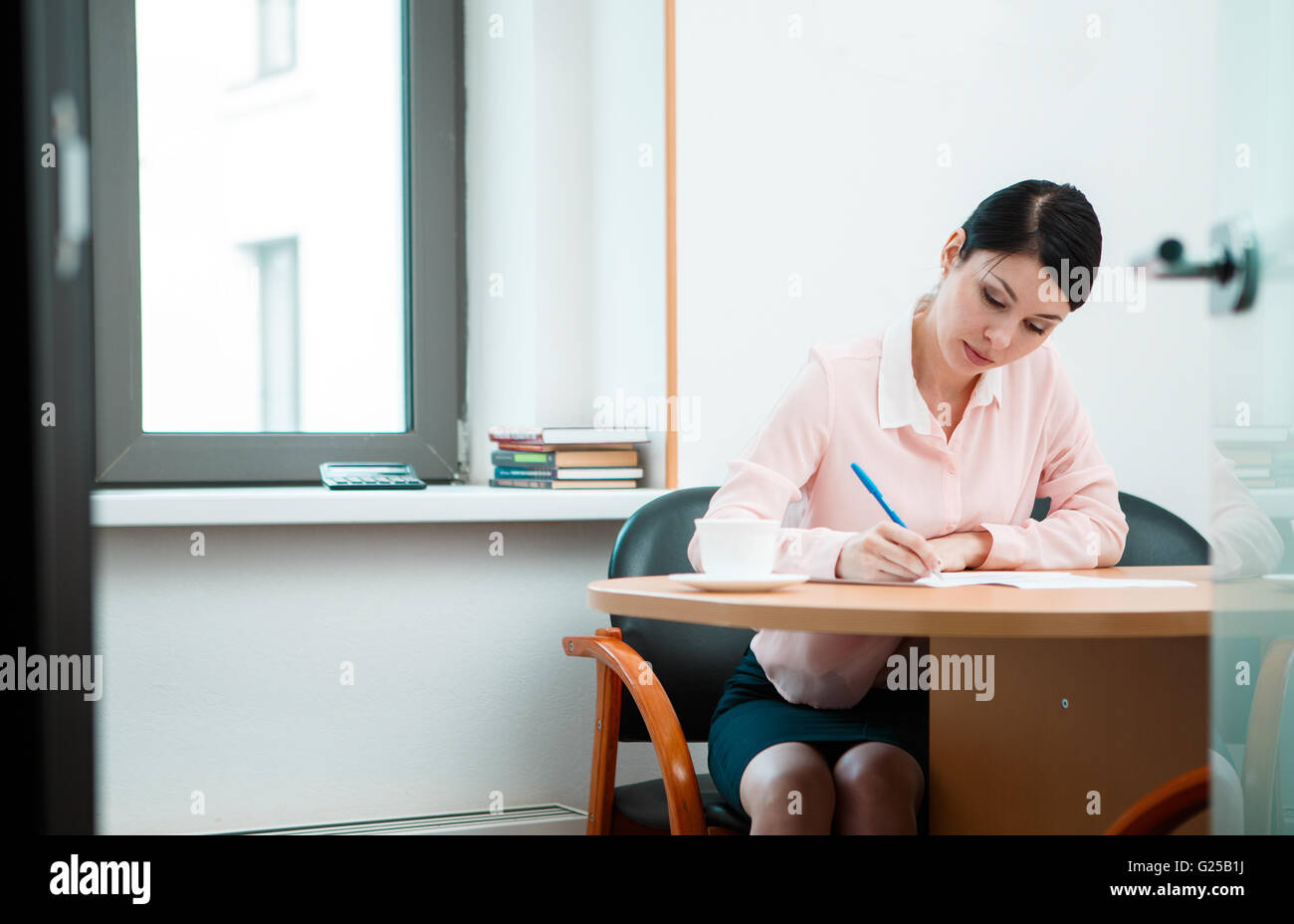 One woman writing paper light hi-res stock photography and images - Alamy