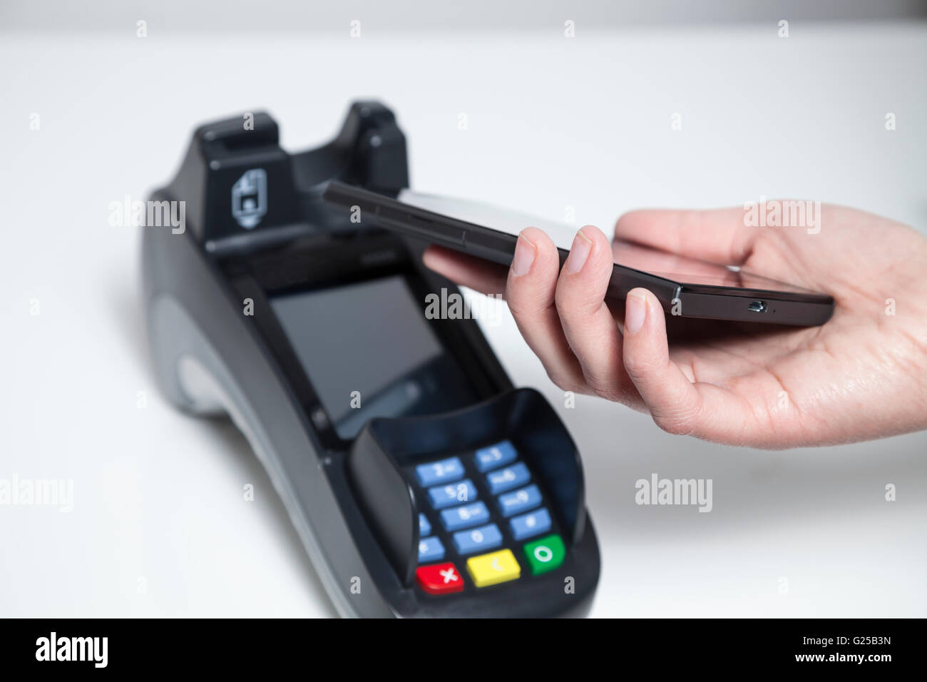 Mobile payment hi-res stock photography and images - Alamy