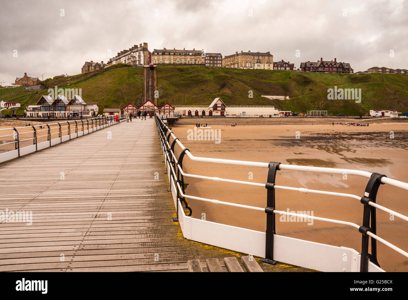 Pier houses hi-res stock photography and images - Alamy