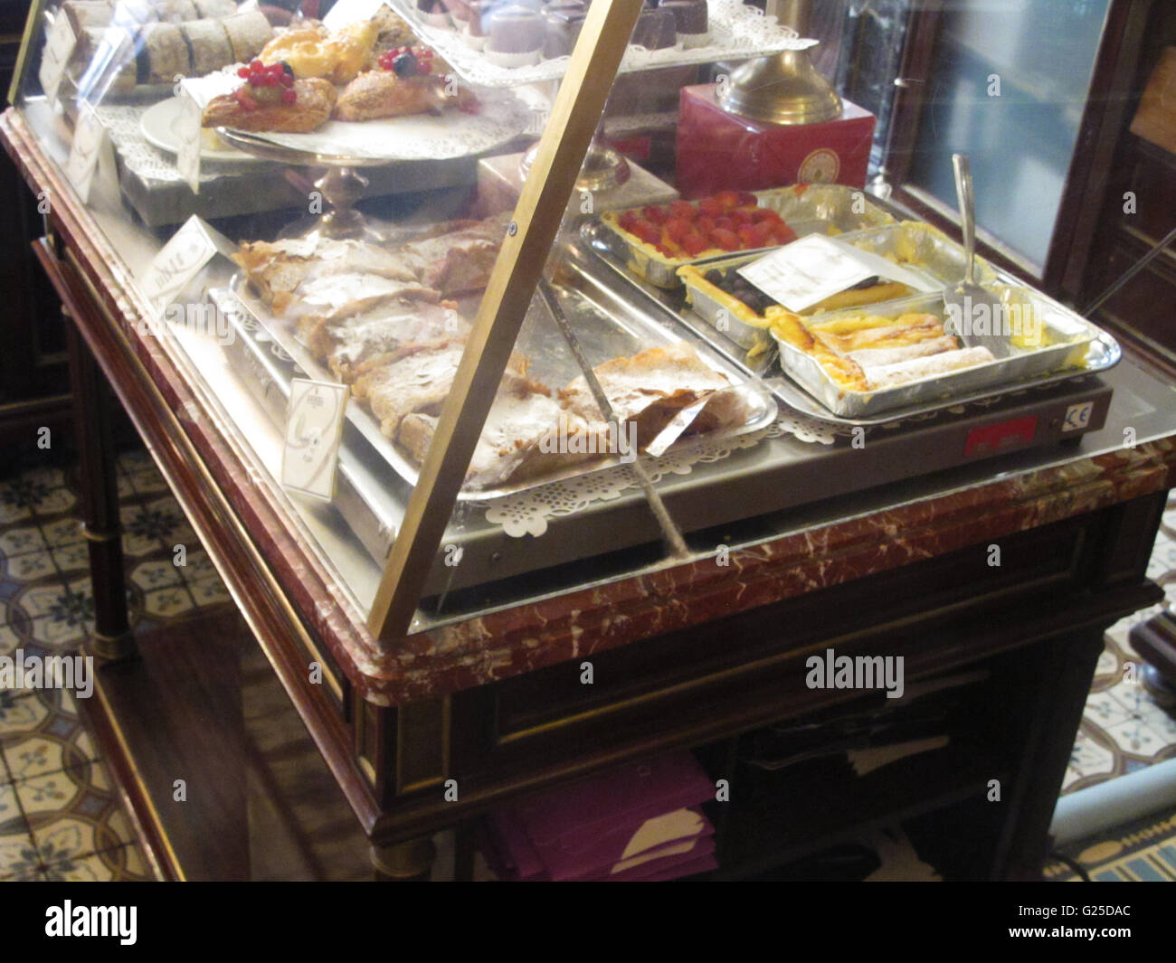 Austria - Vienna. Cakes on display at Cafe´ Demel Stock Photo - Alamy