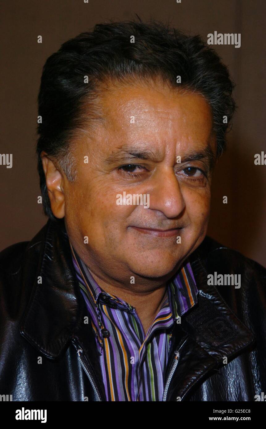 DEEP ROY at london film and comic con at earls court london 22/07/2008 ...