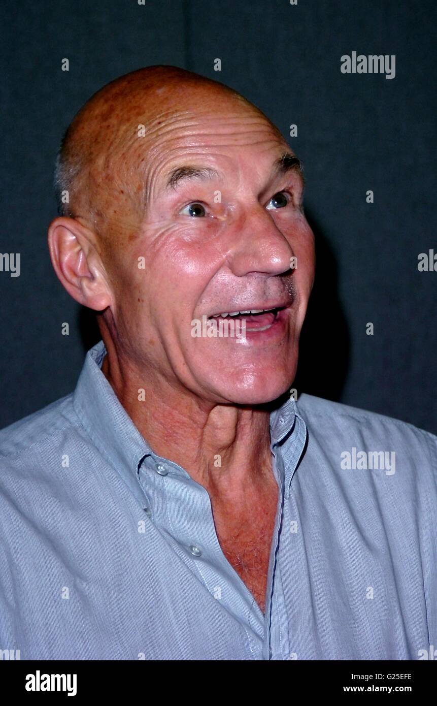 Sir patrick stewart obe hi-res stock photography and images - Alamy
