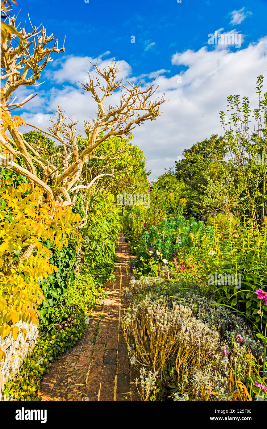 Vanessa bell garden monks house hi-res stock photography and images - Alamy