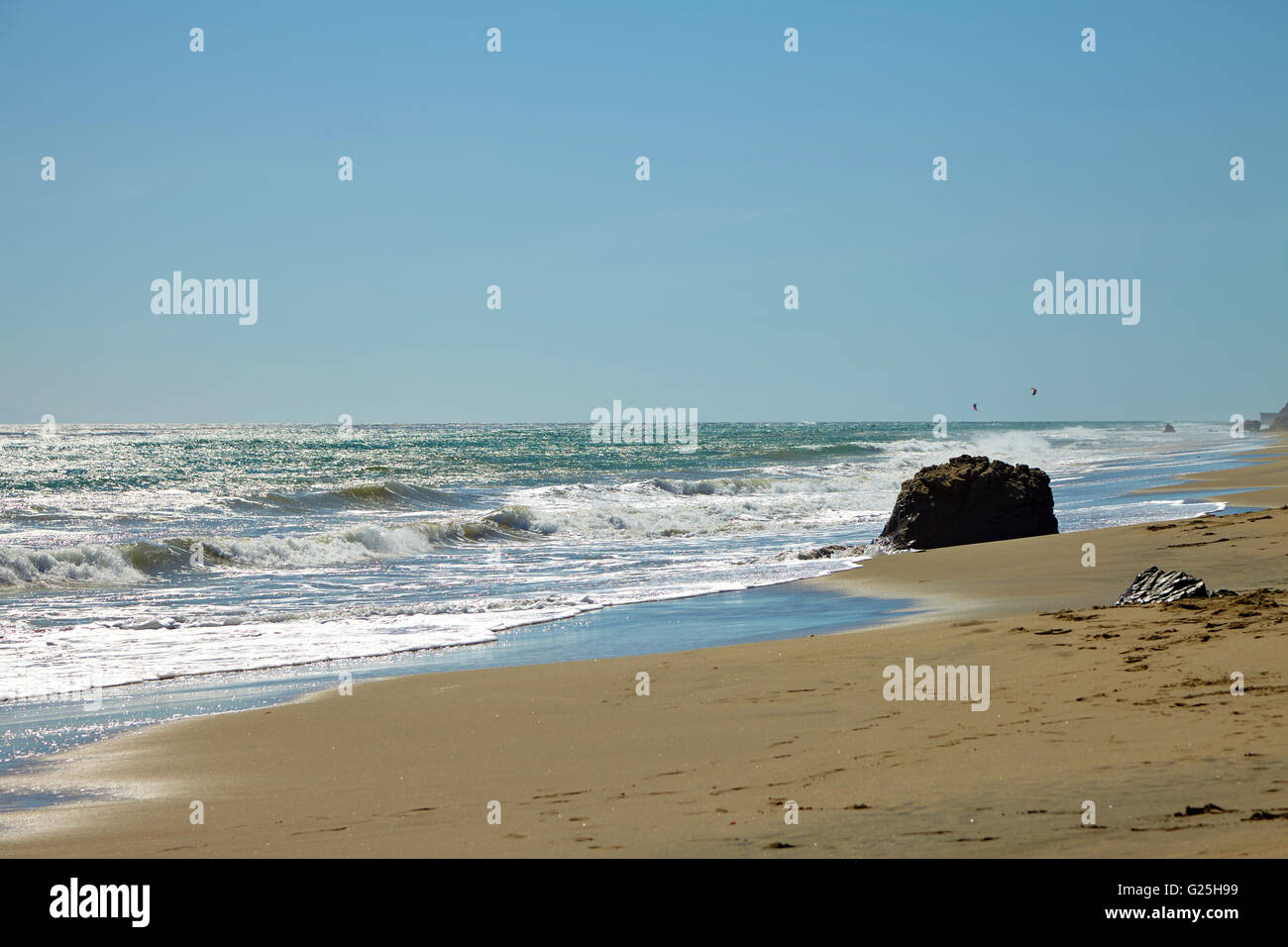 Waves beating against coastal rocks on the cliffs Stock Photo - Alamy