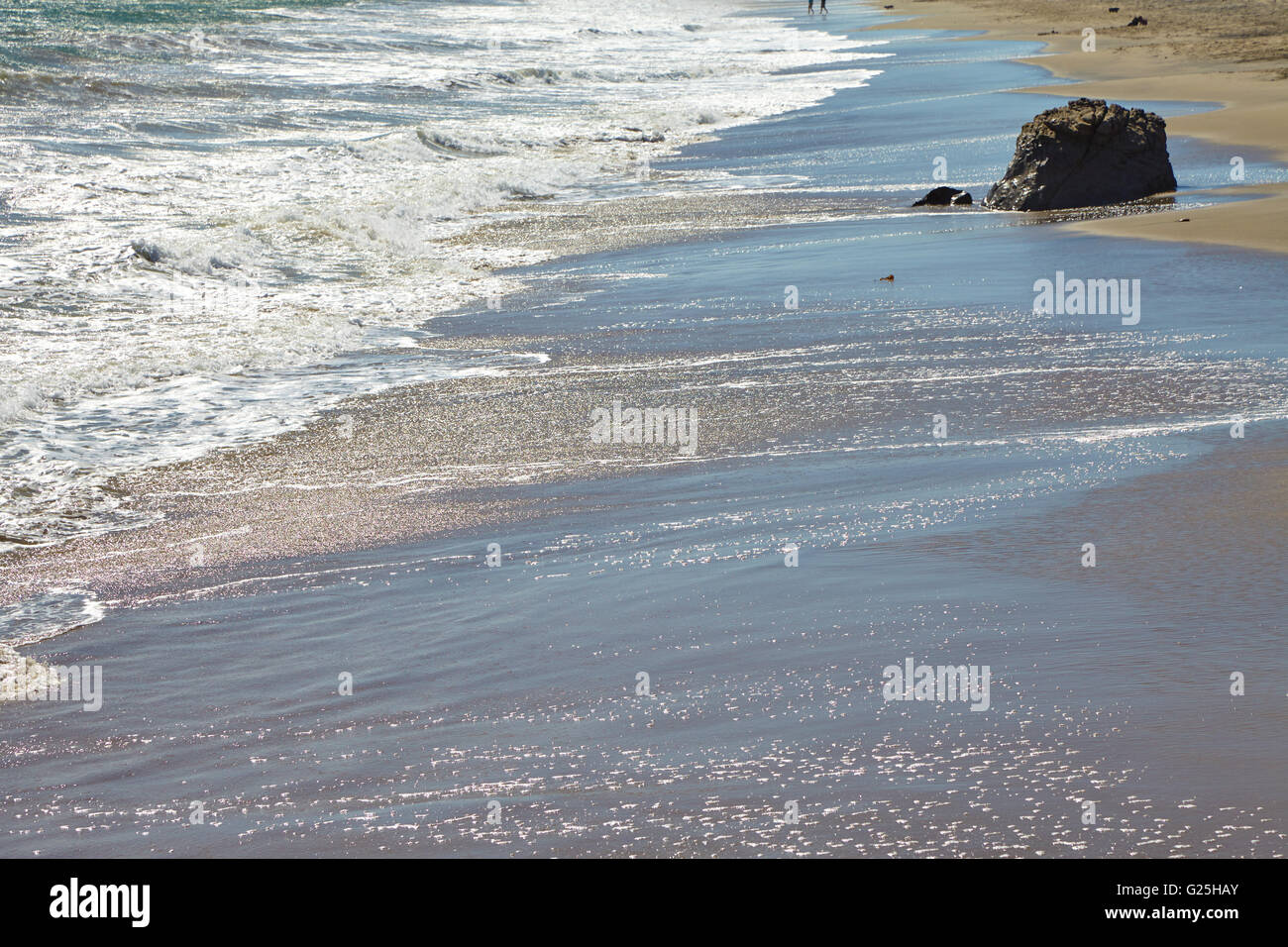 Sea waves beating on cliffs hi-res stock photography and images - Alamy