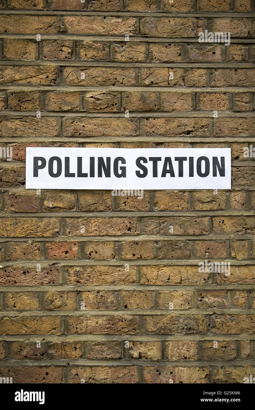 Voting sign hi-res stock photography and images - Alamy