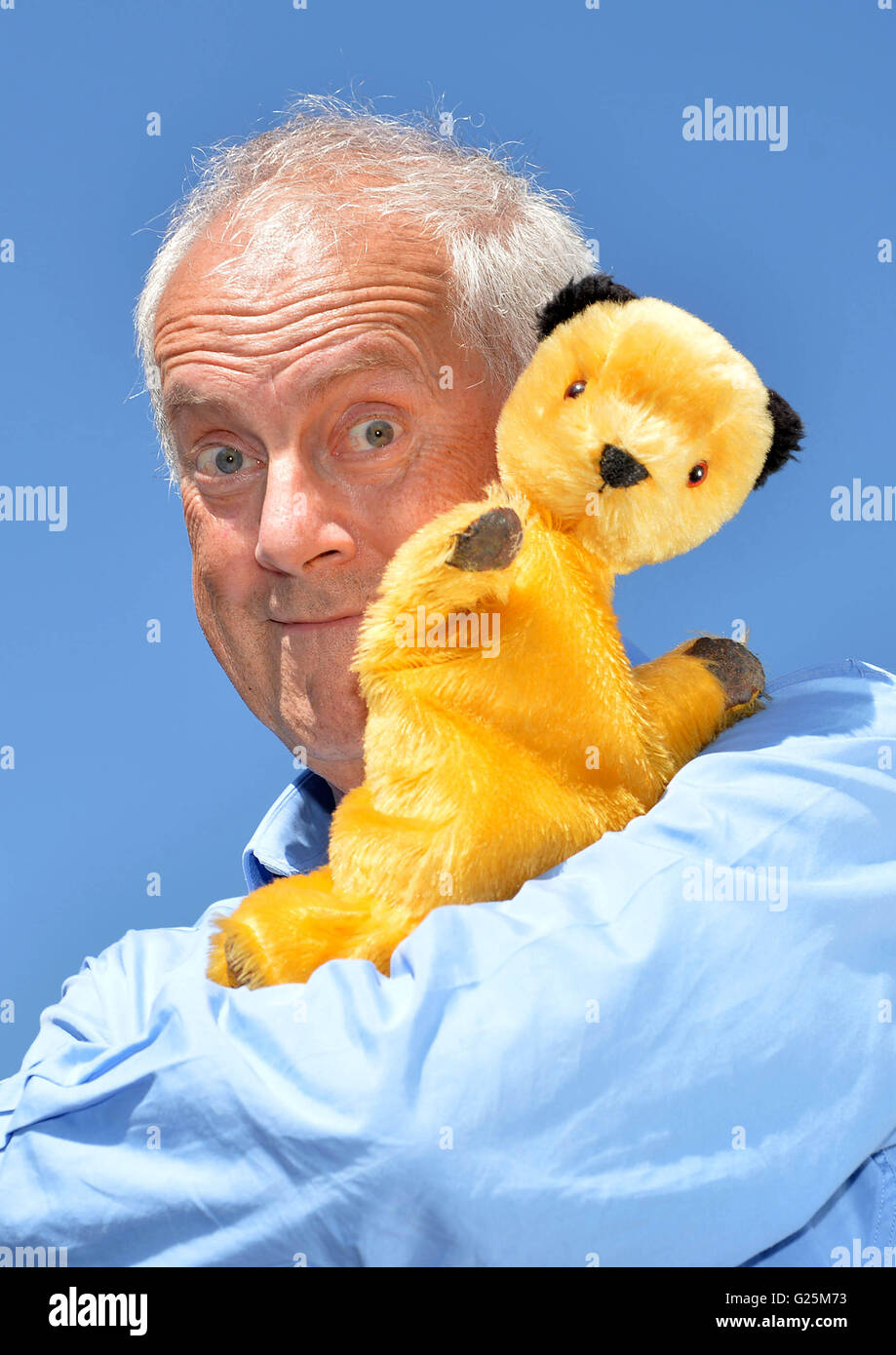 EDITORIAL USE ONLY Teddy bear enthusiast Gyles Brandreth with Harry ...