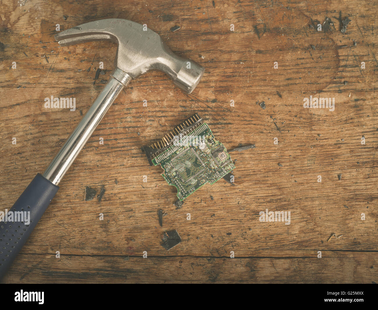 Hammer computer hi-res stock photography and images - Alamy