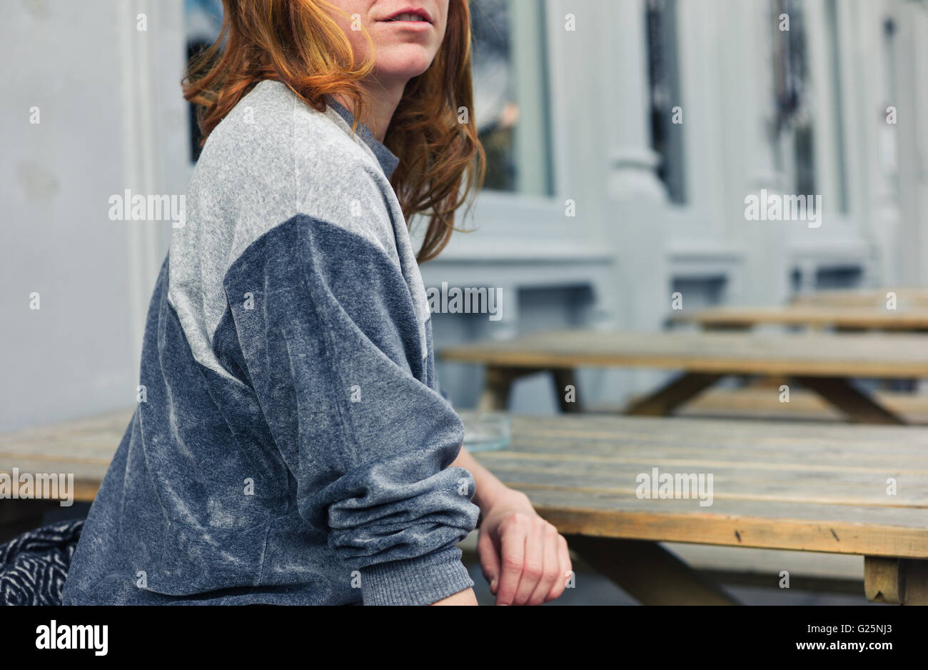 Pub bench london hi-res stock photography and images - Alamy