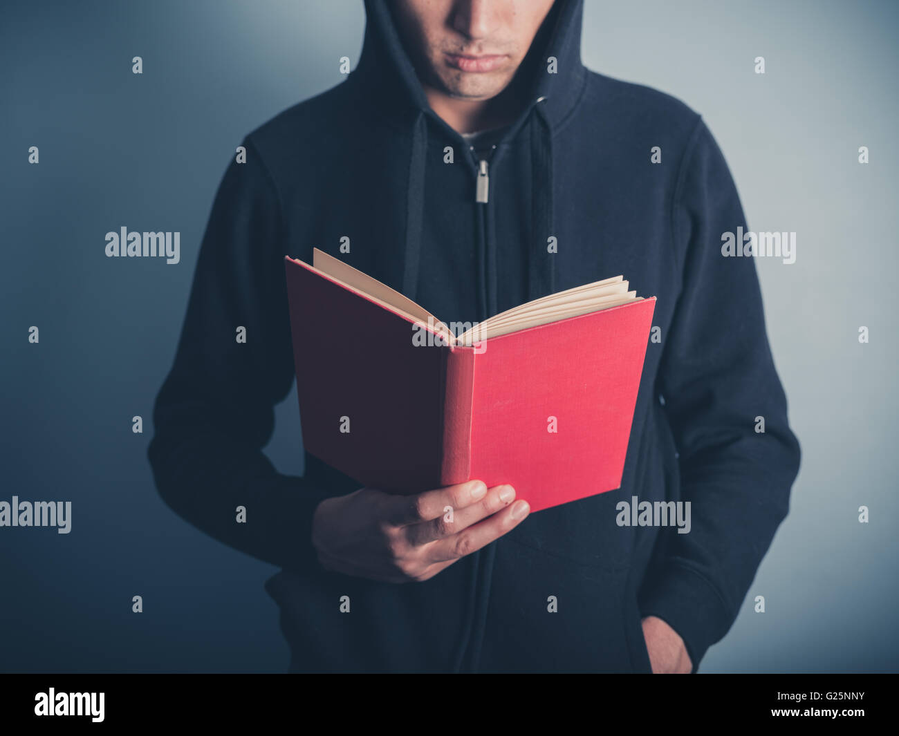 Student standing to read hi-res stock photography and images - Alamy