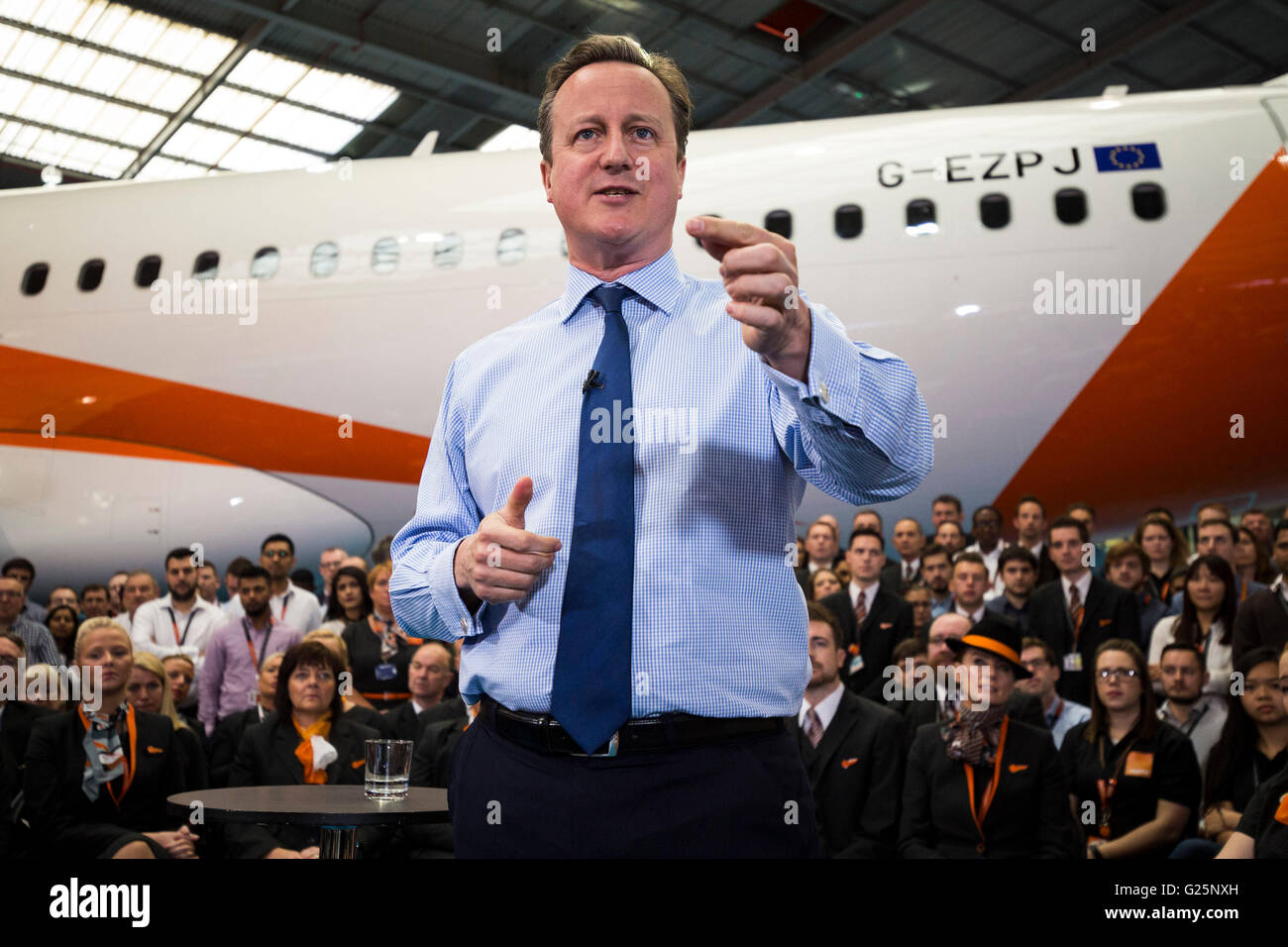 Easyjet employees airlines headquarters hi-res stock photography and ...