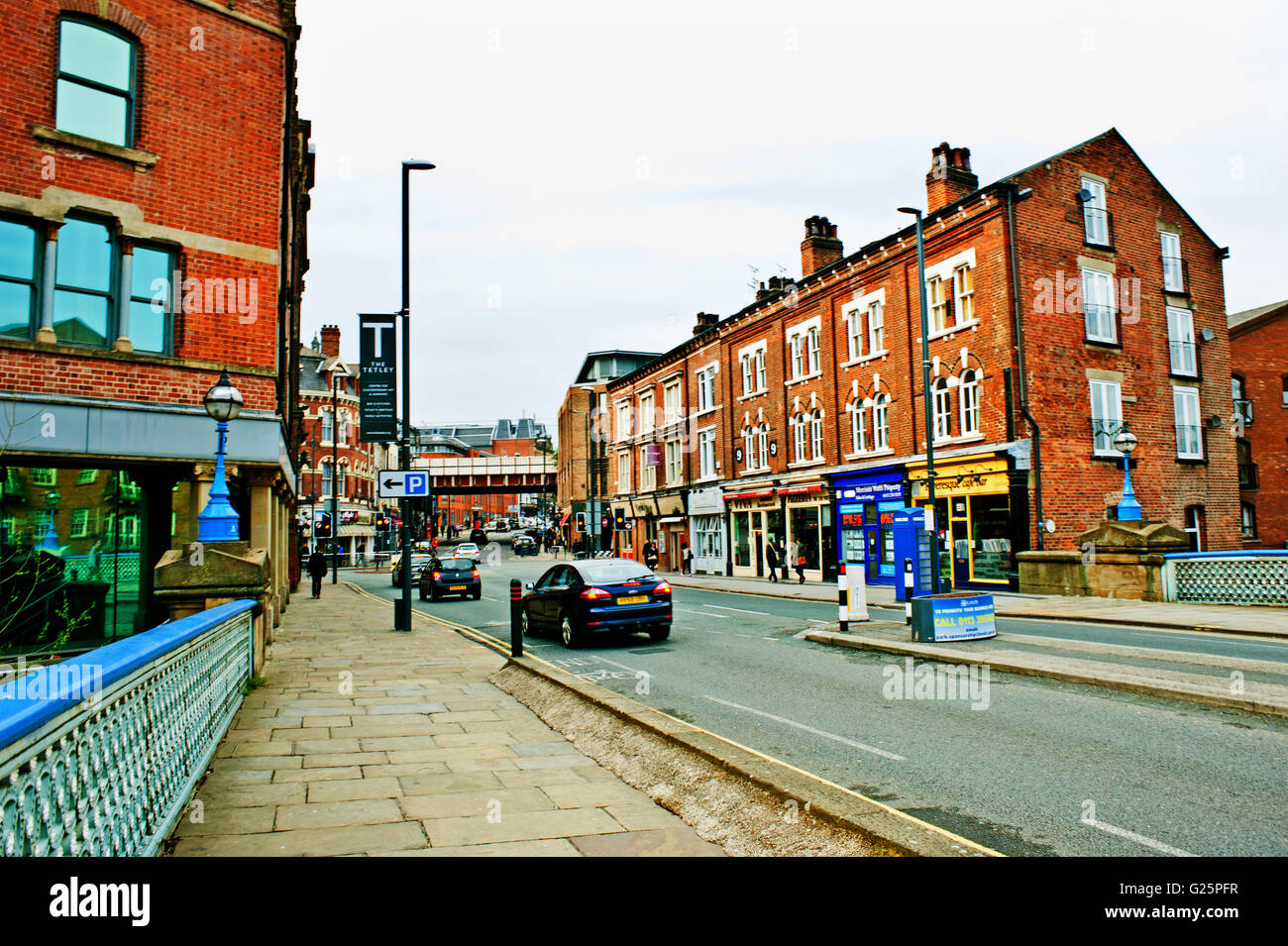 Leeds bridge hi-res stock photography and images - Alamy