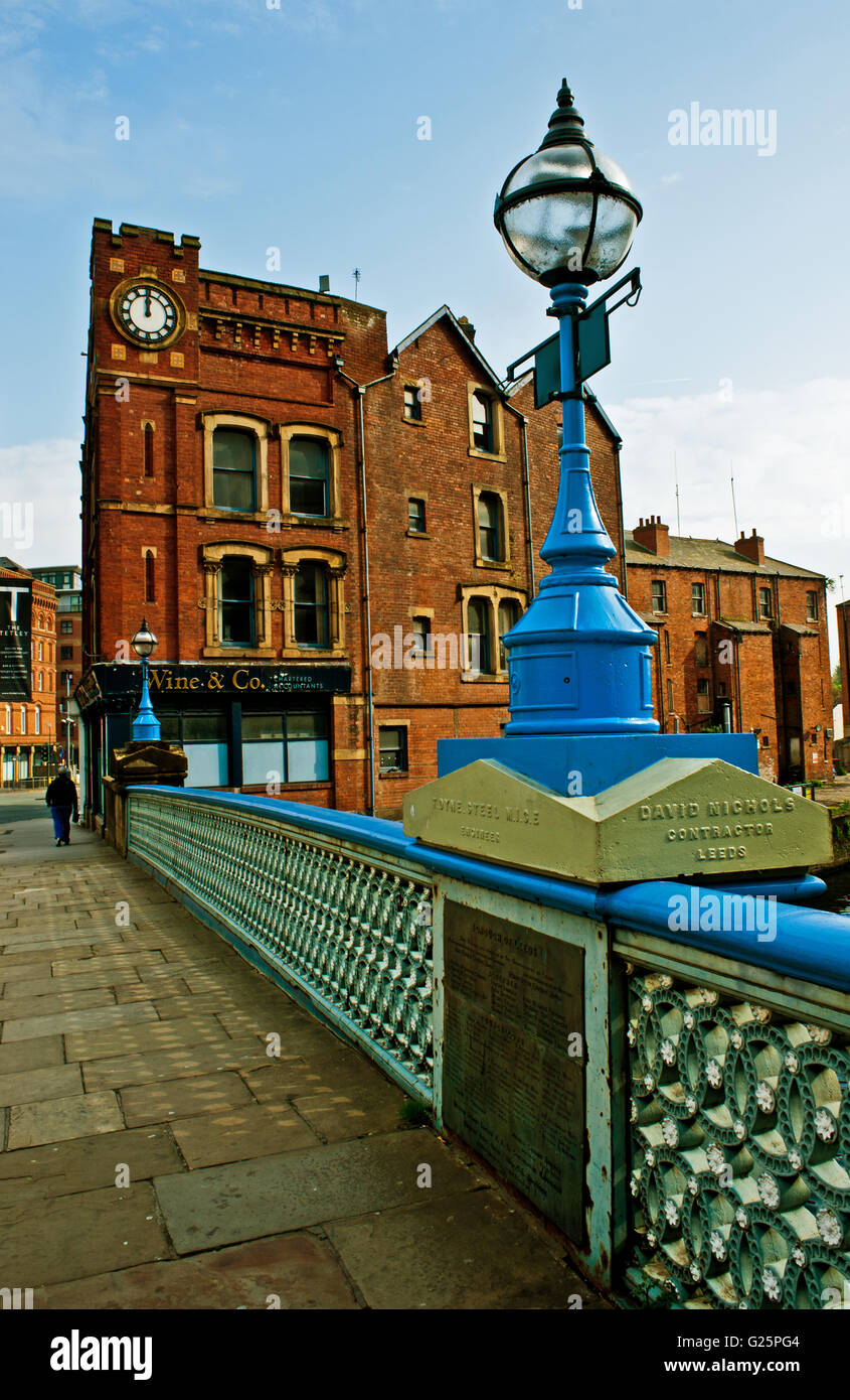 Leeds bridge hi-res stock photography and images - Alamy